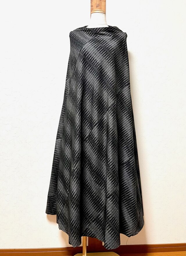 紬のモノクロバイヤスドレス | iichi ハンドメイド・クラフト作品・手仕事品の通販
