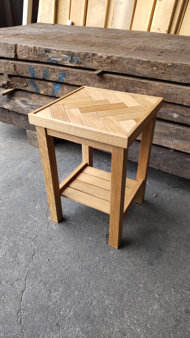 ヘリンボーンのサイドテーブル オーク | iichi ハンドメイド・クラフト作品・手仕事品の通販