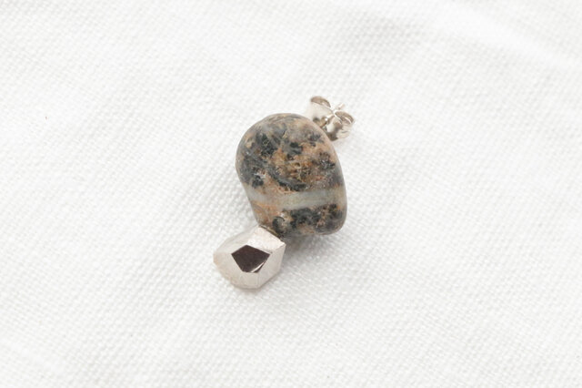 ピアス・イヤリング｜海の石｜SSPE-05 | iichi ハンドメイド・クラフト作品・手仕事品の通販
