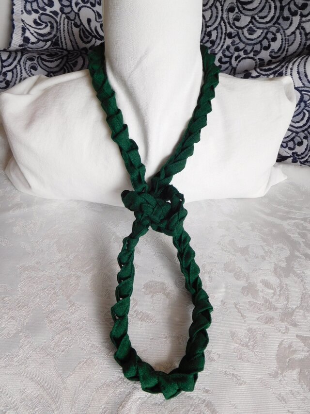 ラッピングネックレスより軽いロングネックレス 緑 100cm | iichi ハンドメイド・クラフト作品・手仕事品の通販