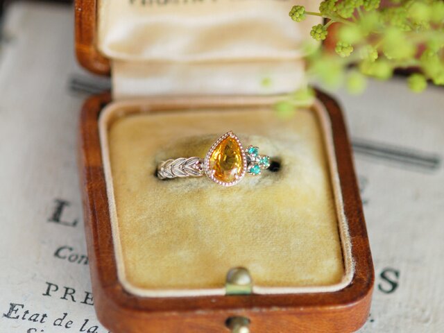 イエローサファイア＆エメラルド 月桂樹モチーフリング / K10【1点限定】 | iichi ハンドメイド・クラフト作品・手仕事品の通販