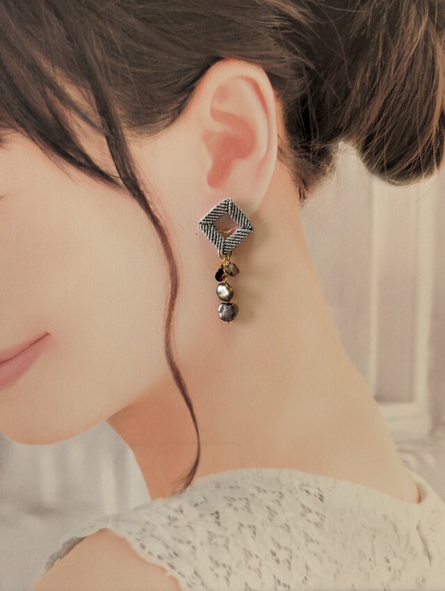 シルク糸と天然石でピアス〜ガーネットとバロックパール14Kgf | iichi ハンドメイド・クラフト作品・手仕事品の通販