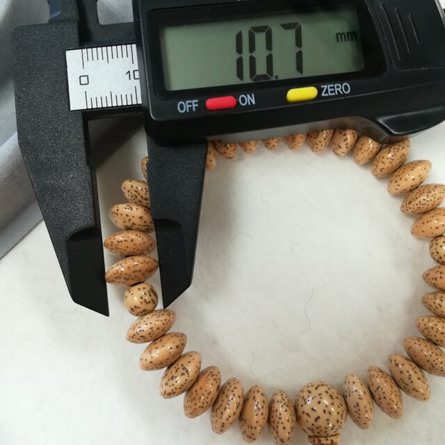 10mm 星月菩提樹共仕立 そろばん玉 腕輪 UDA123 | iichi 日々の暮らしを心地よくするハンドメイドやアンティークのマーケットプレイス