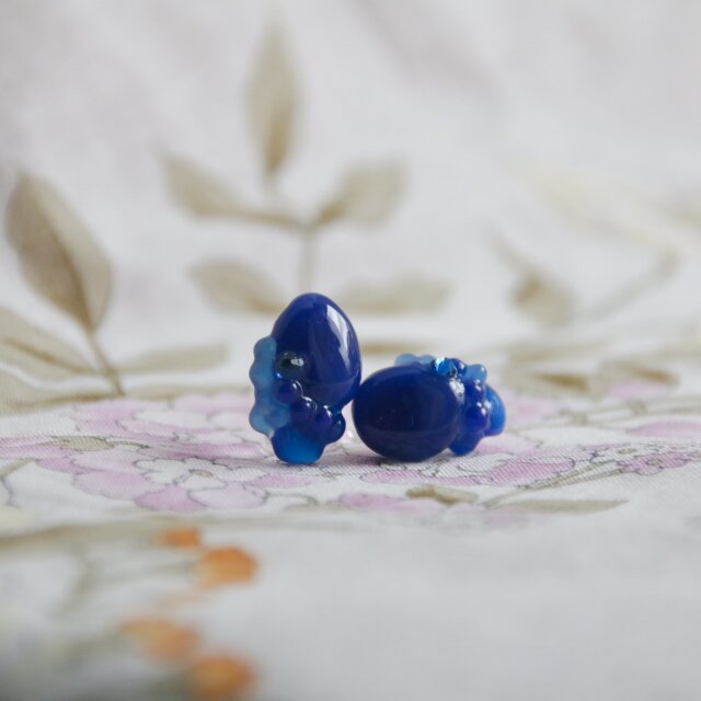 青い雫のノンホールピアス | iichi ハンドメイド・クラフト作品・手仕事品の通販