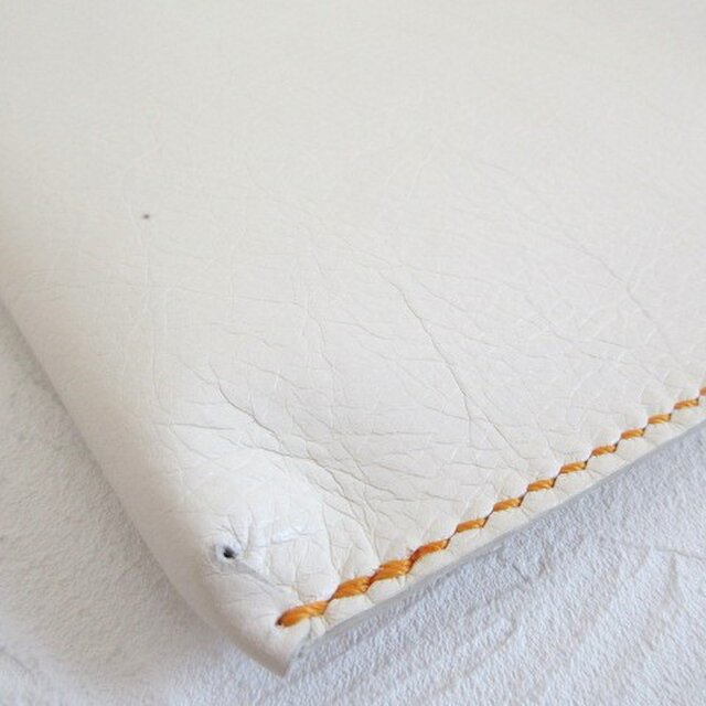 【アウトレットライン】《牛革》B5対応フラットトート・ハンドステッチ・オフホワイト・ソフトレザー・0359 | iichi ハンドメイド・クラフト作品・手仕事品の通販