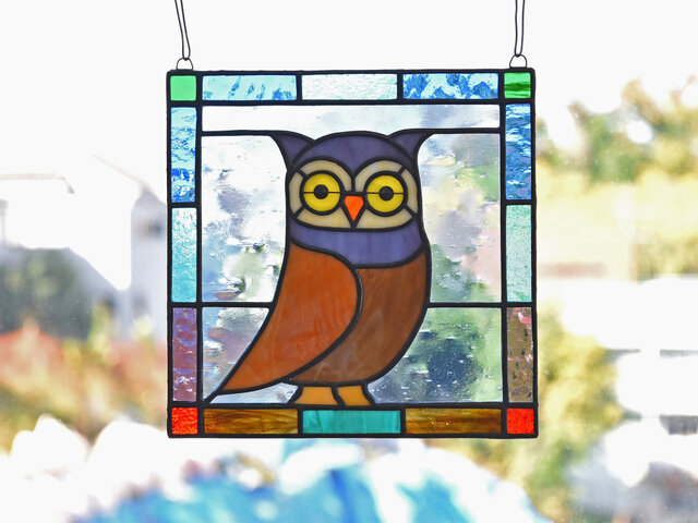 ステンドグラスミニパネル フクロウ 15cm | iichi 日々の暮らしを心地よくするハンドメイドやアンティークのマーケットプレイス
