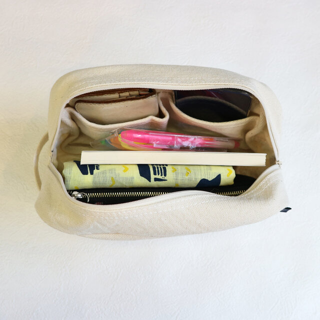 スクエアポーチ【2022秋冬限定カラー・ふかくれない】(VC-45) | iichi ハンドメイド・クラフト作品・手仕事品の通販