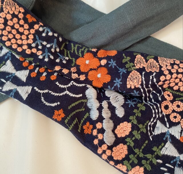 capellaオリジナル 刺繍が好きな巻ターバン 濃紺とくすみグリーン リバーシブル | iichi ハンドメイド・クラフト作品・手仕事品の通販