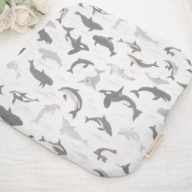 8重ガーゼハンカチ♡イルカ＆シャチ2枚セット＊20×20センチ Fluffy gauze handkerchief | iichi ハンドメイド・クラフト作品・手仕事品の通販