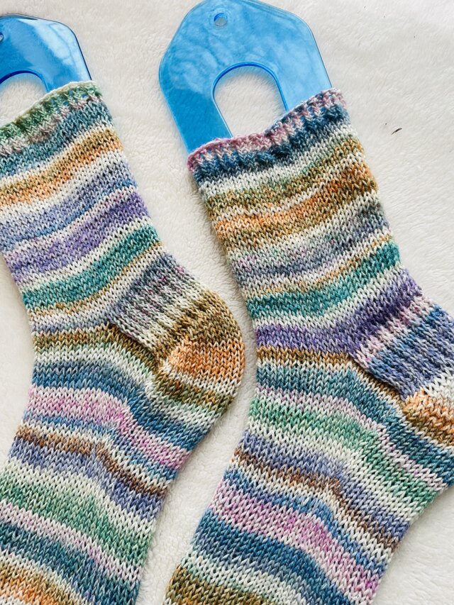 No.1072 手編み靴下COOL WOOL7753 | iichi 日々の暮らしを心地よくするハンドメイドやアンティークのマーケットプレイス