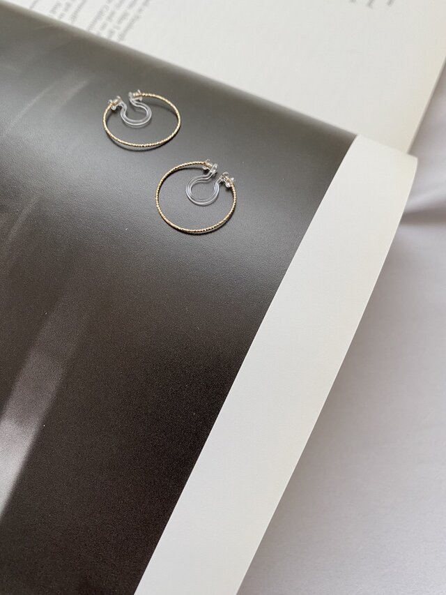 樹脂(ポリカーボネート)痛みなくホールドのイヤリング ノンホールクリップピアス（イヤリング）14kgfフープ | iichi ハンドメイド・クラフト作品・手仕事品の通販