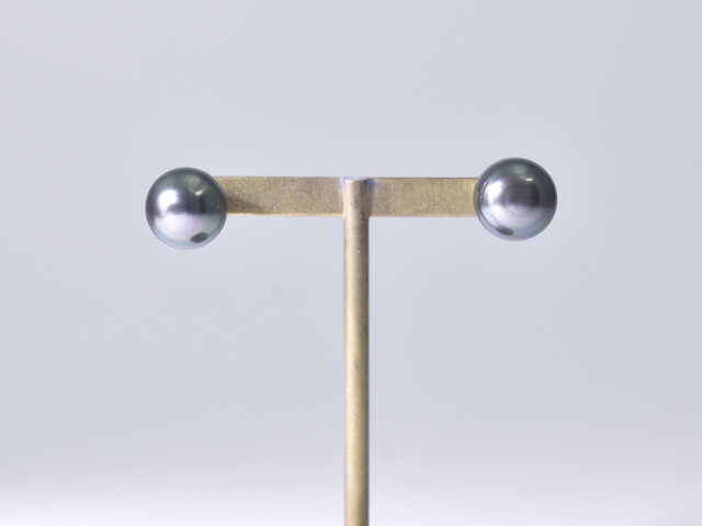 BlackPearl / k18YG Pierce 【Studs pierce】 | iichi 日々の暮らしを心地よくするハンドメイドやアンティークのマーケットプレイス