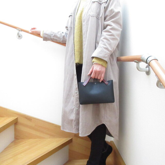 《牛革》便利で可愛い♪使って楽しい♪バッグインバッグ・ブラック・026 | iichi ハンドメイド・クラフト作品・手仕事品の通販