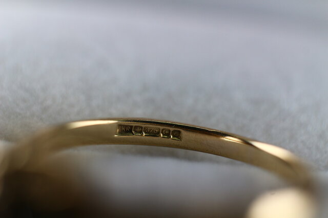 極上 英国 1985年 ゴールド リング 指輪 レディース 天然 サファイヤ 9ct 9カラット 純金率 375 J55 | iichi 日々の暮らしを心地よくするハンドメイドやアンティークの ...