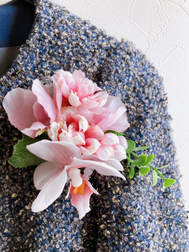 桜と胡蝶蘭のコサージュ | iichi ハンドメイド・クラフト作品・手仕事品の通販