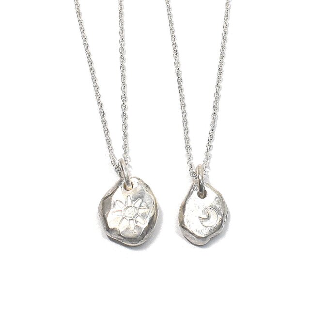 太陽と月 シルバー ペアネックレス PE-134 | iichi ハンドメイド・クラフト作品・手仕事品の通販