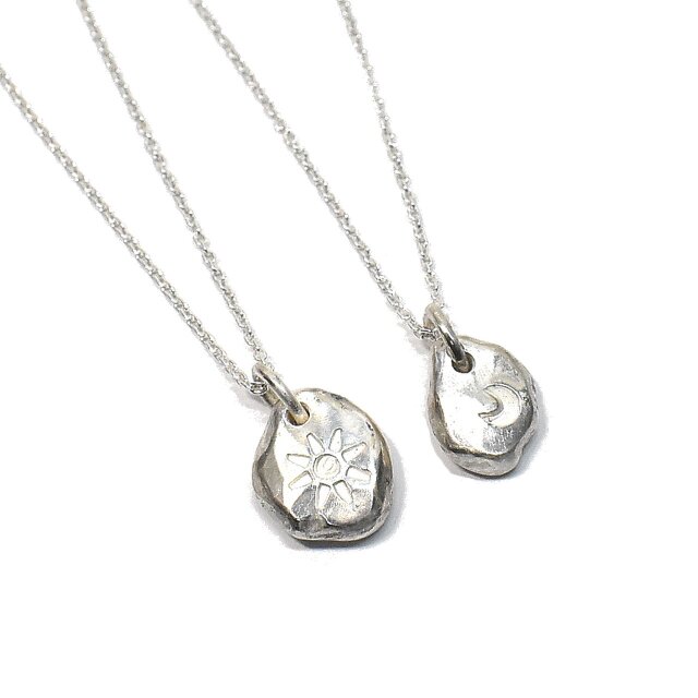 太陽と月 シルバー ペアネックレス PE-134 | iichi ハンドメイド・クラフト作品・手仕事品の通販