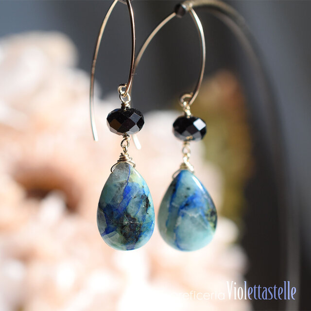 14kgf 美しいブルー クリソコラシリカのピアスwithブラックスピネル | iichi ハンドメイド・クラフト作品・手仕事品の通販