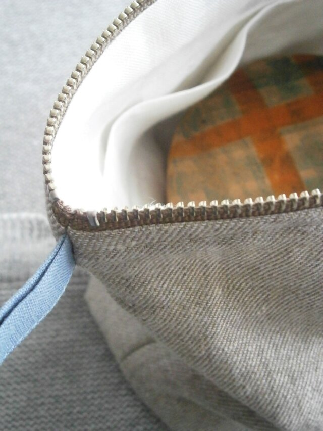 GrayBrown×linen 柔らかいpouch | iichi ハンドメイド・クラフト作品・手仕事品の通販