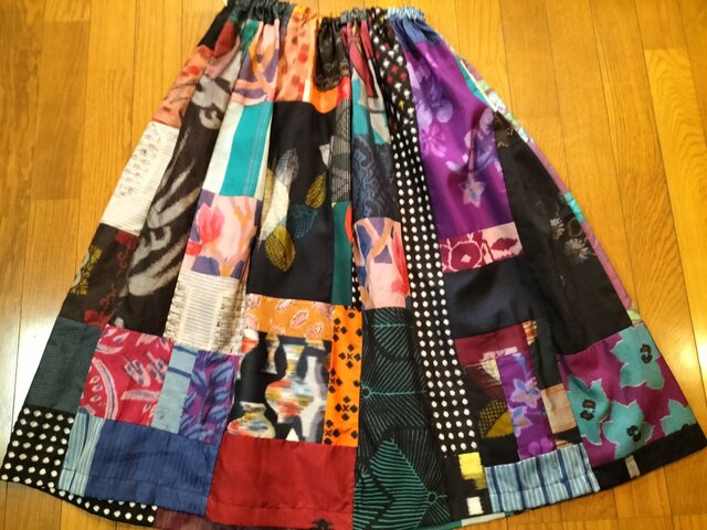 着物リメイク☆銘仙スカート☆レトロポップな80cm丈 | iichi ハンドメイド・クラフト作品・手仕事品の通販