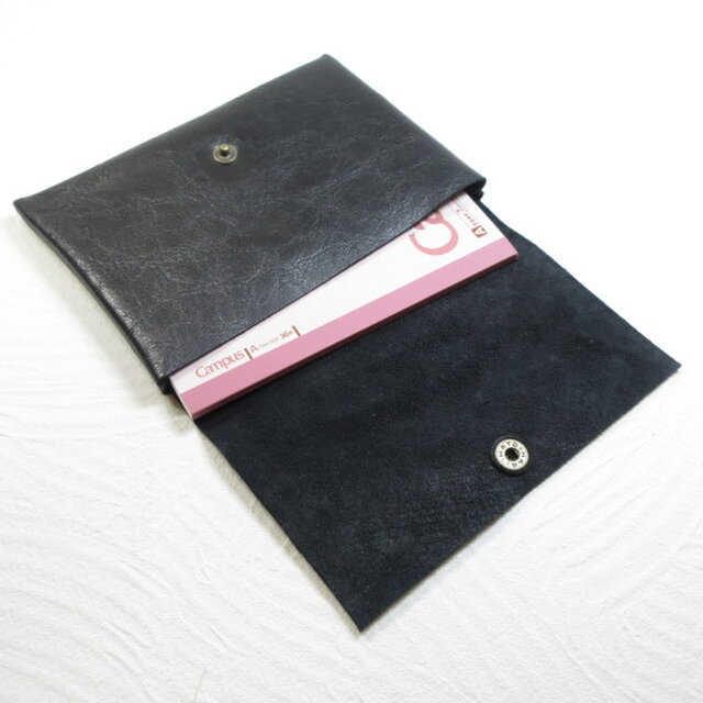 【アウトレットライン】B7サイズ対応・パスポートケース・ゴートスキン・シワ加工ブラック・カードポケット付き・0168 | iichi ハンドメイド・クラフト作品・手仕事品の通販