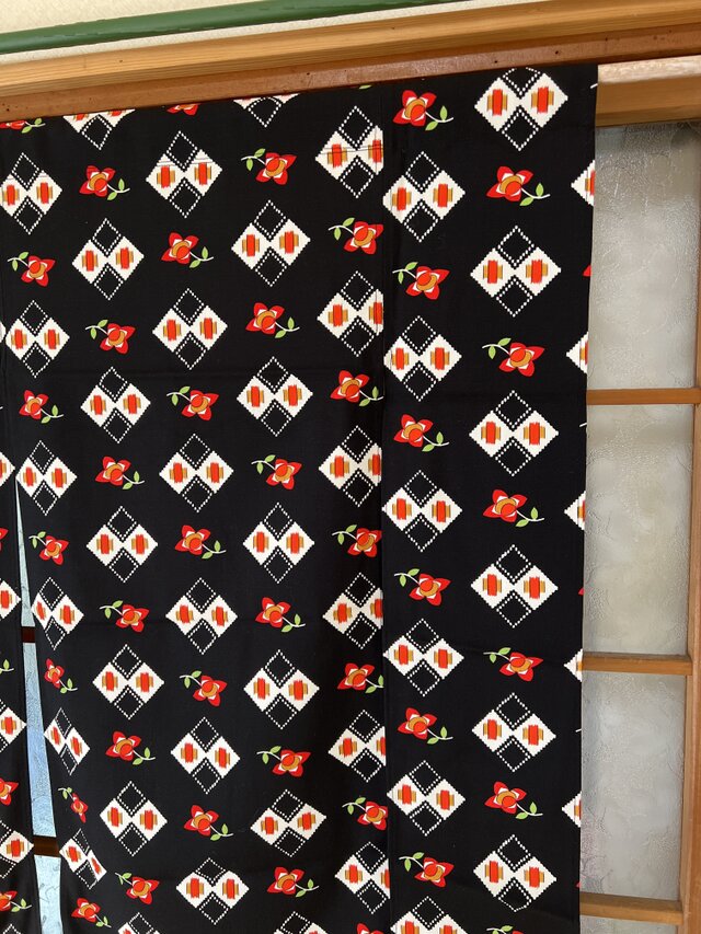 リメイクー暖簾ーのれん、着物使用！ | iichi ハンドメイド・アンティーク・食品・ギフト・手作り