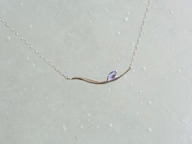 Vindur necklace タンザナイト 天然石シルバーウェーブネックレス silver925 青 ブルー パープル | iichi 日々の暮らしを心地よくするハンドメイドやアンティークの ...