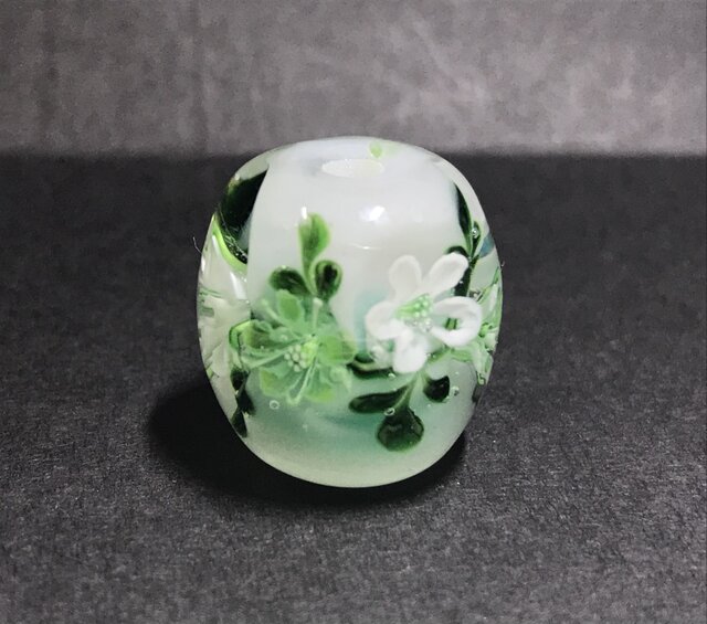 プロムナード（グリーンホワイト)No.133 | iichi ハンドメイド・クラフト作品・手仕事品の通販