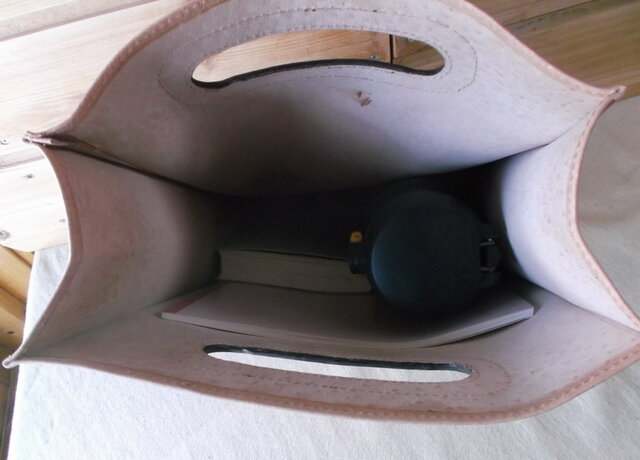 紙袋のような革手提げ B5サイズ | iichi ハンドメイド・クラフト作品・手仕事品の通販