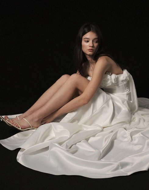 即納！现货 パーティードレス ベアトップ デザイン感 オフホワイト サテン 快適な生地 ファスナー 花嫁 結婚式 前撮り | iichi ハンドメイド・クラフト作品・手仕事品の通販