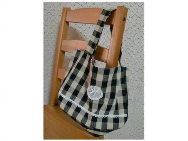 PURE*角丸のトートバッグ*チェック×花柄 アルファベット『U』 | iichi ハンドメイド・クラフト作品・手仕事品の通販
