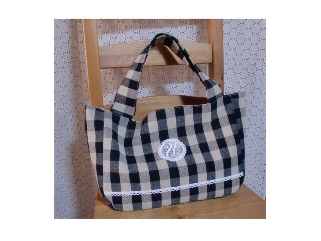 PURE*角丸のトートバッグ*チェック×花柄 アルファベット『U』 | iichi ハンドメイド・クラフト作品・手仕事品の通販