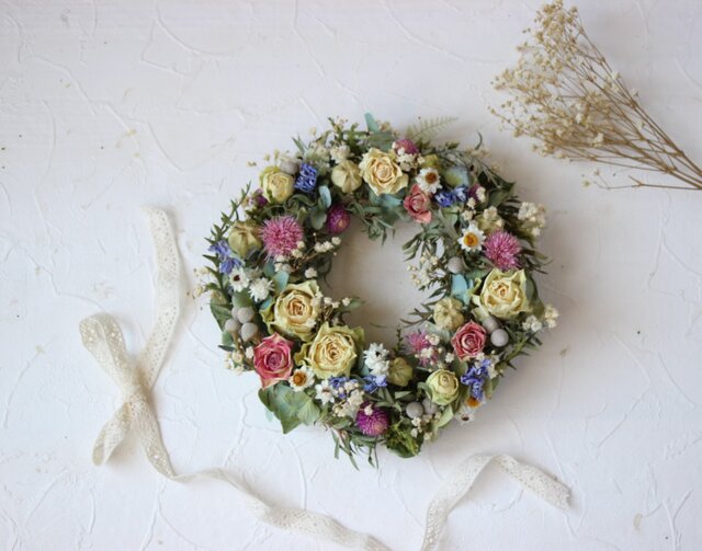spring full bloom wreath（ドライフラワーリース） | iichi 日々の暮らしを心地よくするハンドメイドやアンティークのマーケットプレイス