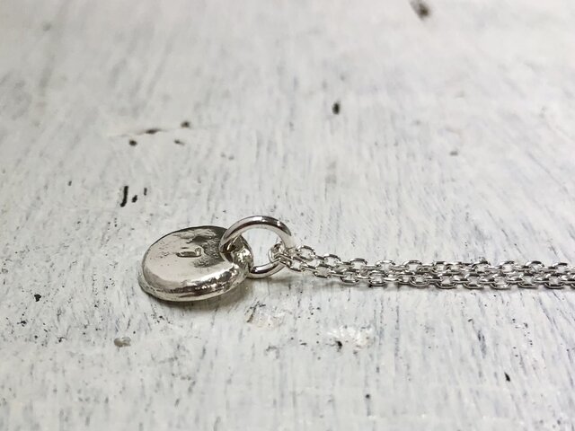 1文字刻印【7】ミニプレートペンダント/silver925 /No.00196 | iichi ハンドメイド・クラフト作品・手仕事品の通販