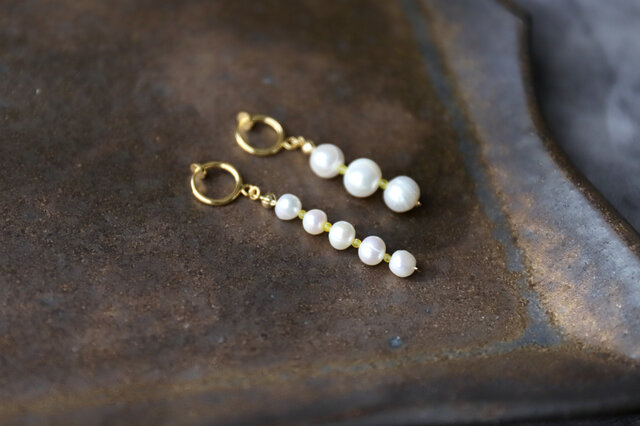 淡水パールxイエローカルセドニーの3-pieceイヤリング (#980) | iichi 日々の暮らしを心地よくするハンドメイドやアンティークのマーケットプレイス