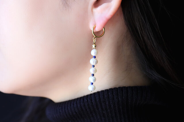 淡水パールxラピスラズリの5-pieceイヤリング (#998) | iichi 日々の暮らしを心地よくするハンドメイドやアンティークのマーケットプレイス