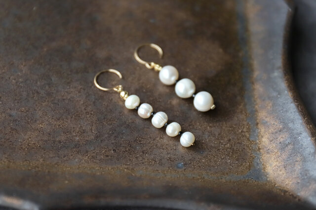 淡水パールxブラックスピネルの5-pieceイヤリング (#1002) | iichi ハンドメイド・クラフト作品・手仕事品の通販