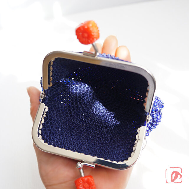 ばあば作☆☆総ガラスビーズのスクエアがま口（cube red-flower ・1874） | iichi ハンドメイド・クラフト作品・手仕事品の通販