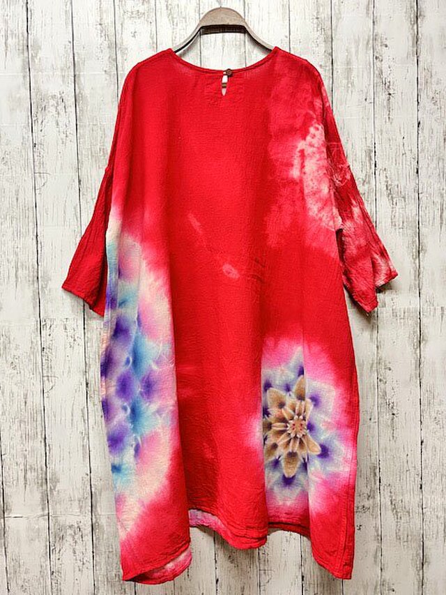 タイダイ染め ゆったりワンピース 優しく奥深いレッドに幻想的で柔らかな大曼荼羅 HD18-75 | iichi ハンドメイド・クラフト作品・手仕事品の通販