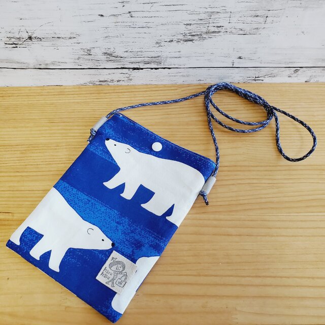 スマホショルダー ポケット付き しろくま柄 お洗濯もOK！ | iichi ハンドメイド・クラフト作品・手仕事品の通販