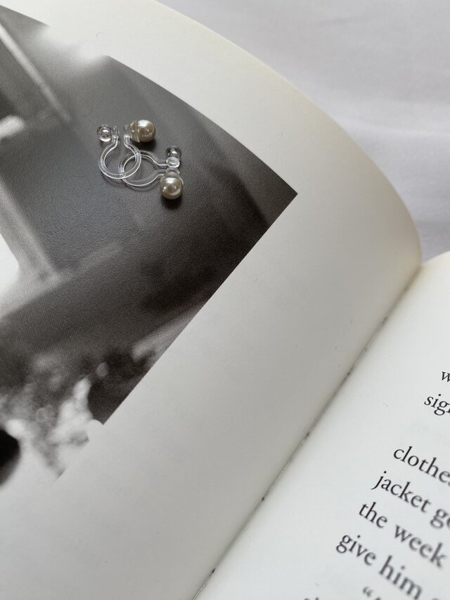 樹脂(ポリカーボネート)痛みなくホールドのイヤリング ノンホールクリップピアス（イヤリング）グレーパール4mm | iichi ハンドメイド・クラフト作品・手仕事品の通販