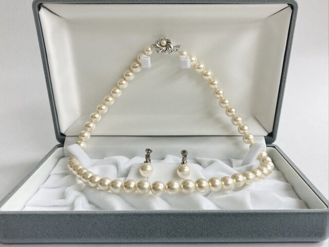 貝パールネックレスセット/8mm約42cm+9mmイヤリング/ホワイトベージュ/ケース付き/made in japan | iichi 日々の暮らしを心地よくするハンドメイドやアンティークの ...
