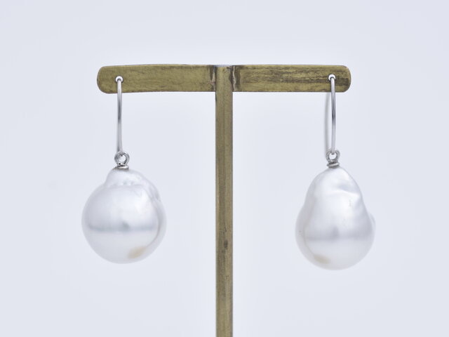 【店頭にて販売済み】south sea pearl / pt900 【hook pierce】 | iichi 日々の暮らしを心地よくするハンドメイドやアンティークのマーケットプレイス