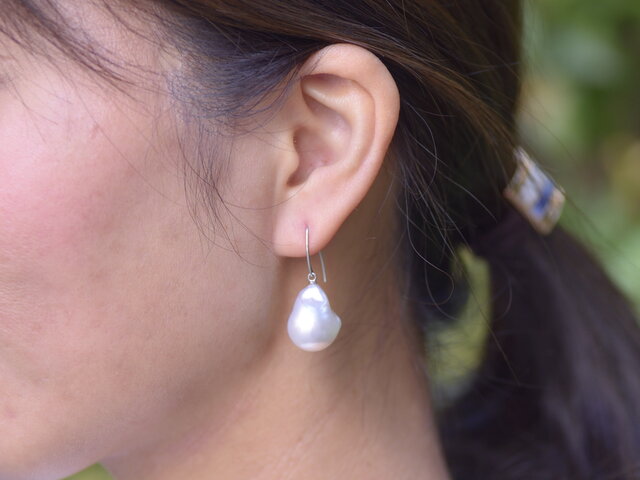 【店頭にて販売済み】south sea pearl / pt900 【hook pierce】 | iichi 日々の暮らしを心地よくするハンドメイドやアンティークのマーケットプレイス