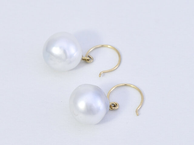 south sea pearl / K18YG pierce 【hook pierce】 | iichi ハンドメイド・クラフト作品・手仕事品の通販