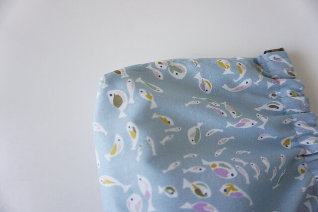 POUCH / fish (bluegray) | iichi ハンドメイド・クラフト作品・手仕事品の通販