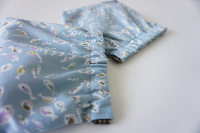 POUCH / fish (bluegray) | iichi ハンドメイド・クラフト作品・手仕事品の通販