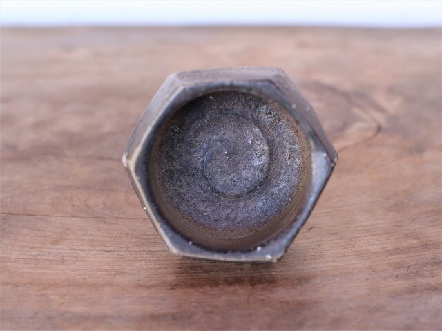 備前焼 三つ足ぐい呑み gi-344 | iichi 日々の暮らしを心地よくするハンドメイドやアンティークのマーケットプレイス