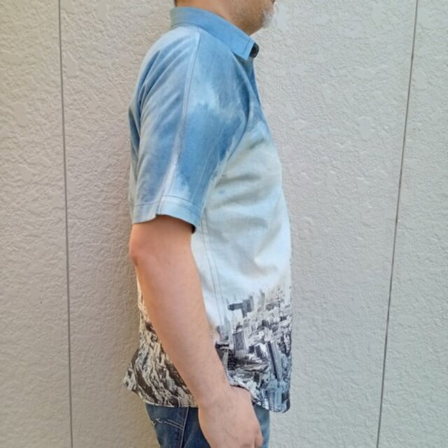 善工房×Ubatamaコラボシャツ（街並み）藍染 | iichi 日々の暮らしを心地よくするハンドメイドやアンティークのマーケットプレイス