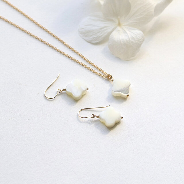 14Kgf マザーオブパール フラワーピアス＆ネックレスのセット --The bloom-- | iichi ハンドメイド・クラフト作品・手仕事品の通販